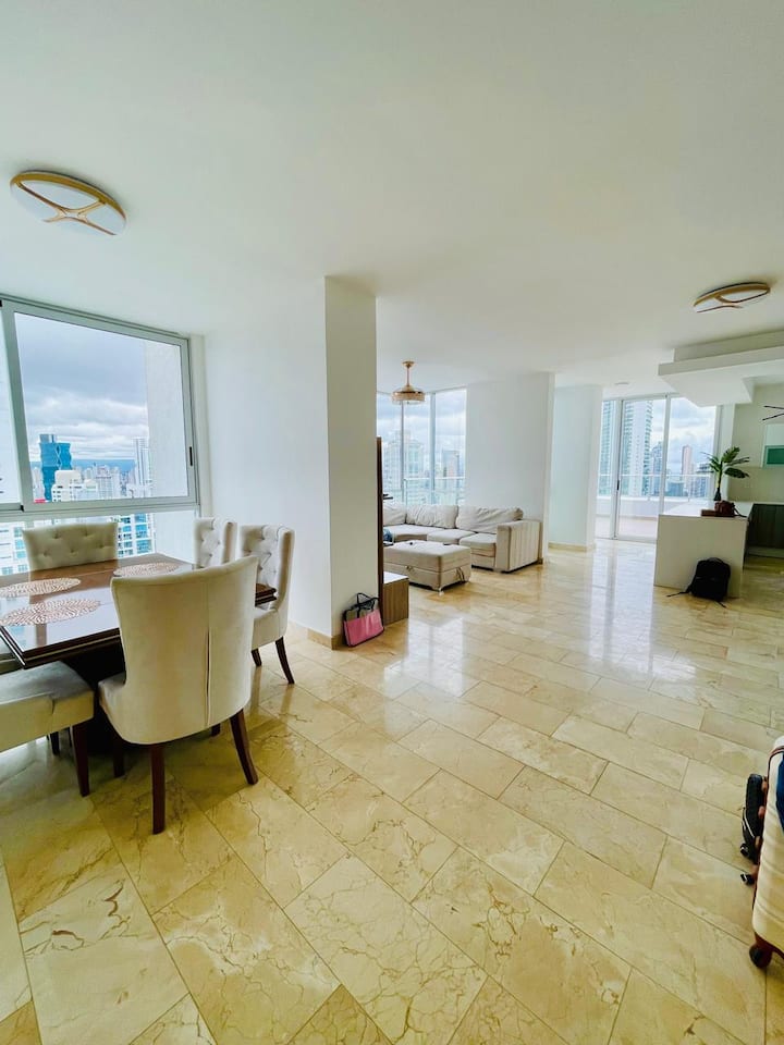 Oceanview Stunning Pent-house - Panama