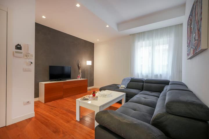 Gli Aquiloni Apartment - Steps From The Station - Bari