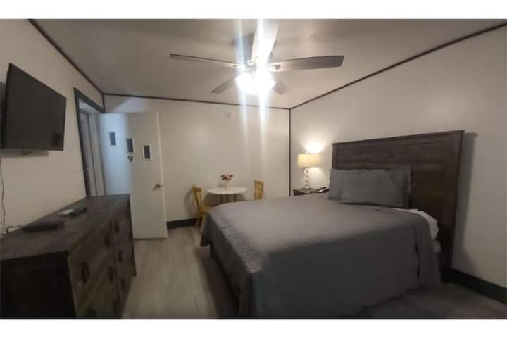 Lancaster Motel Queen Bed - Strasburg, PA
