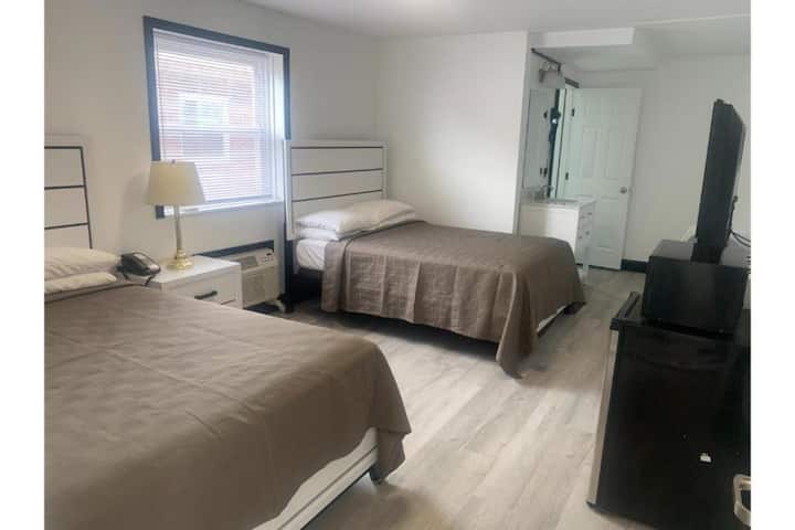 Lancaster Motel 2 Full Bed - Strasburg, PA