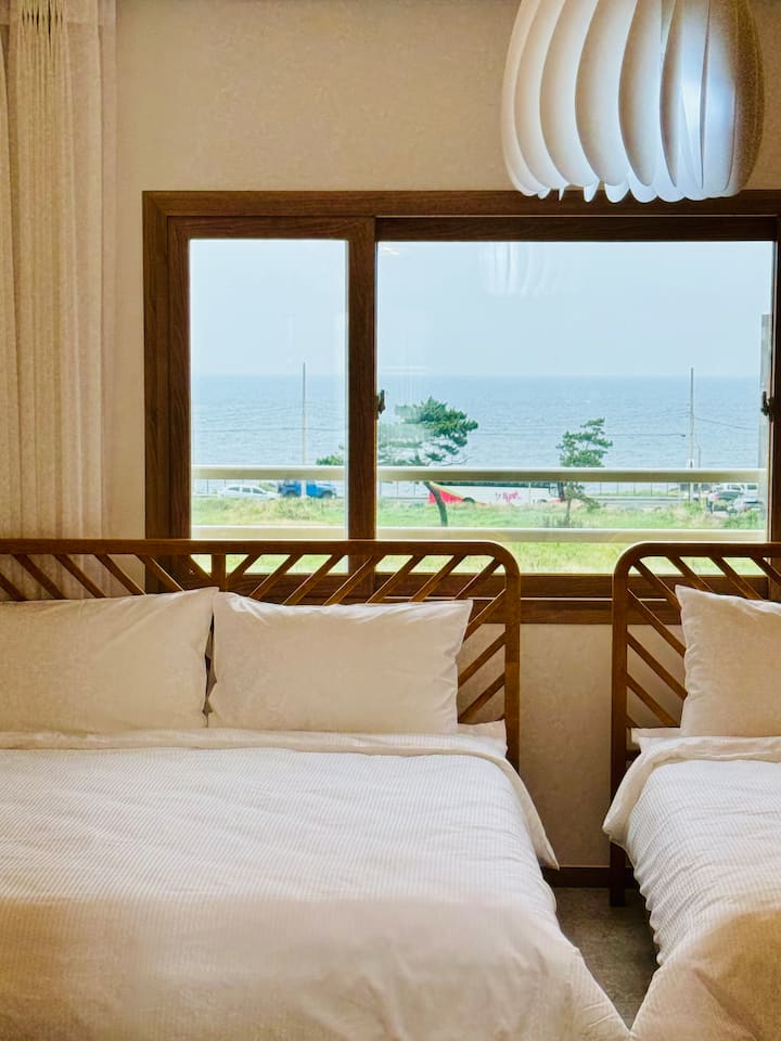 공항5분 바다전망 2~4인 동문시장근처 이호테우해변근처 감성펜션 가성비 무료주차 해안자전거 - Jeju-si