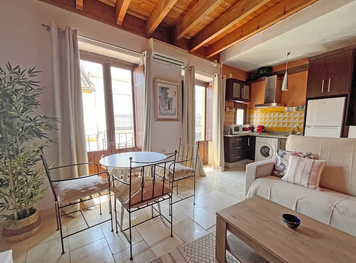 Casa En Calle Lucano Con Terraza - Cordova