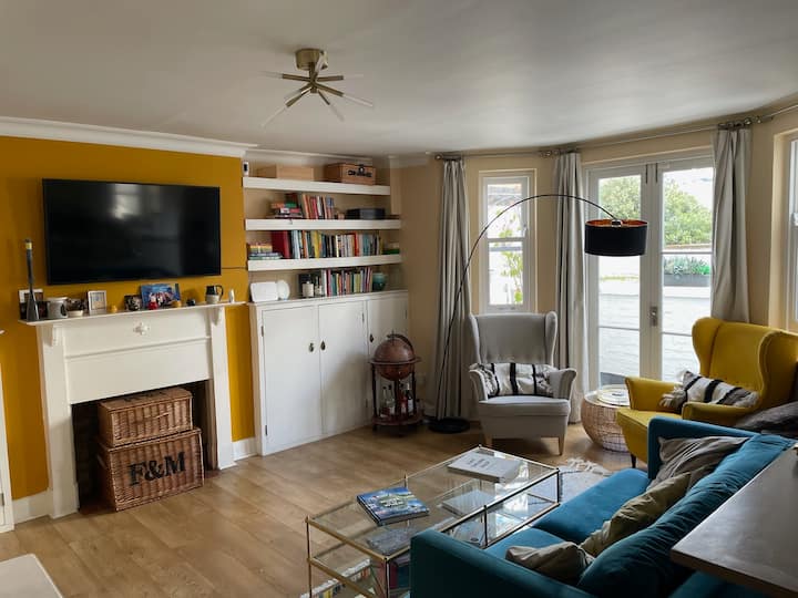 Two-bed Garden Flat In Shepherds Bush. - London