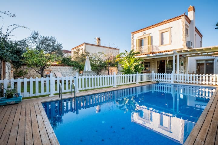 Havuzlu, ŞöMineli Villa
Villa Nature - Çeşme