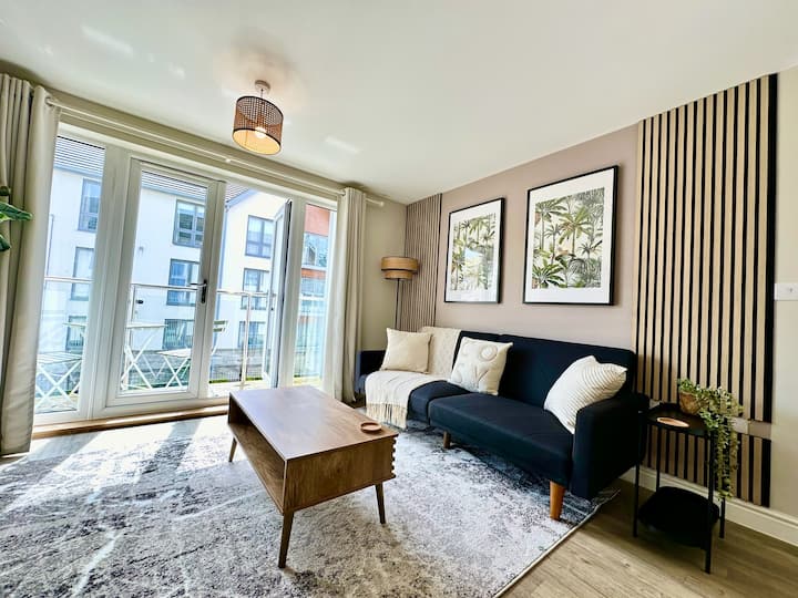 Luxury 1 Bed,balcony,free Parking,long Term Stays - Plymouth