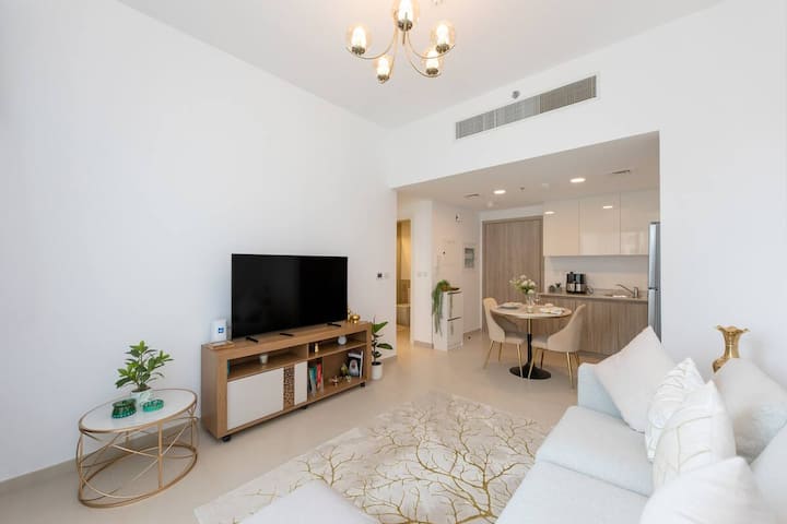 Chic & Modern 1br, Near Golf Course W/ Pool & Gym - Dubai