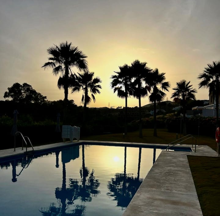 180 M2 Genot Voor Uw Familie Of Vriendengroep - Estepona