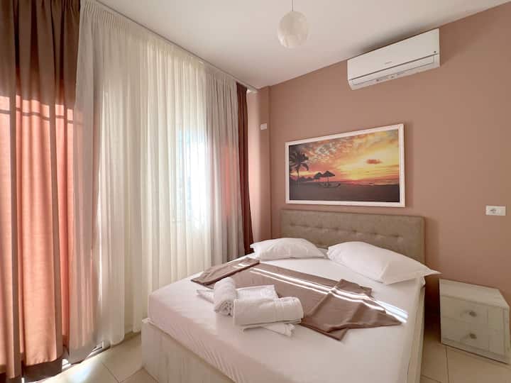 Spacious 1 Bedroom Apt., 3 Beds - Velipojë
