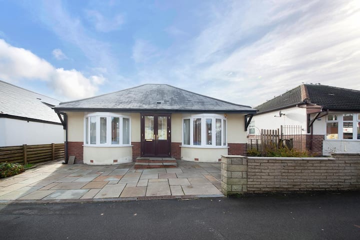 3br Detached Bungalow W/parking - Sheffield