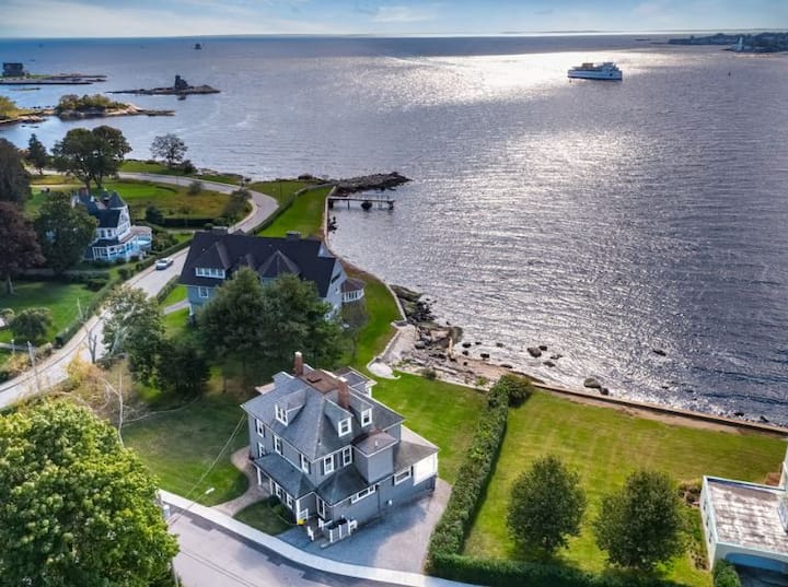 Waterfront Golf Couse & Backyard Private Beach! - Connecticut
