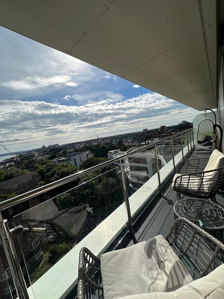 Spectacular Penthouse Flat - Bournemouth