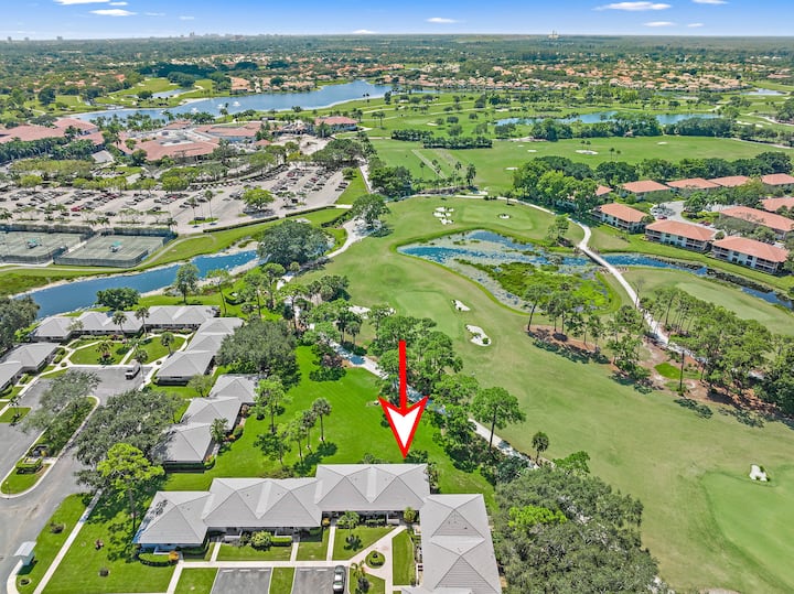 Golf Course Retreat With Scenic Views - Palm Beach Gardens, FL