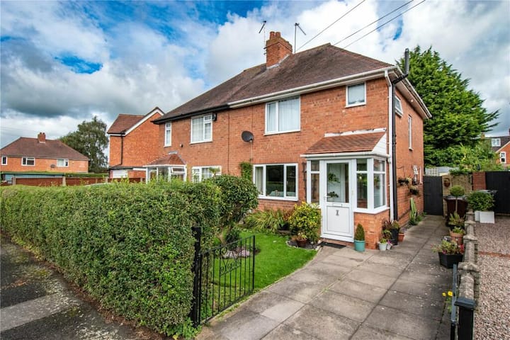 Quiet 3 Bedroom Home - Bromsgrove
