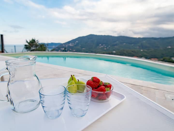 Serenity - Swimming Pool And Parking In Alassio - Alassio