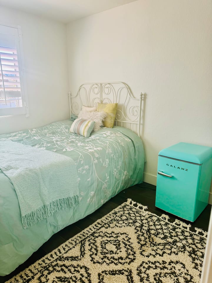 Room For Rent Monthly. - Moorpark, CA