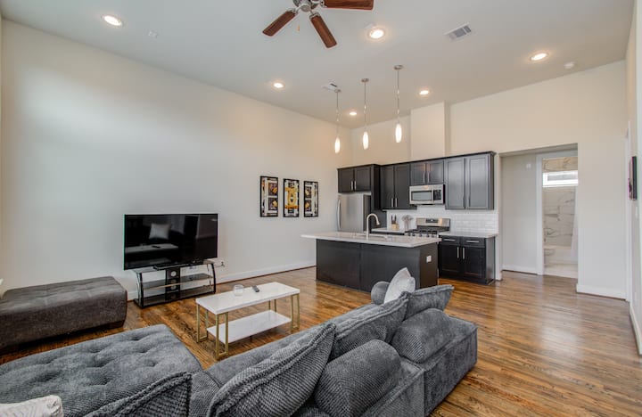 Spacious Getaway 5 Min From Minute Maid Park! - Houston, TX