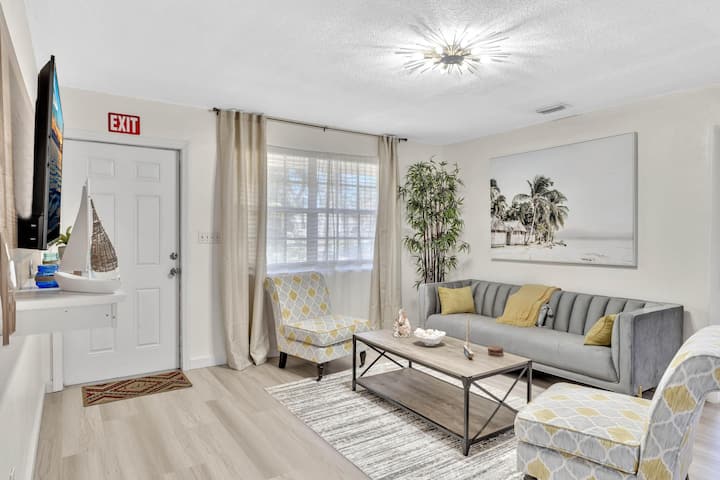 Dream Stay Getaway - Hallandale Beach, FL