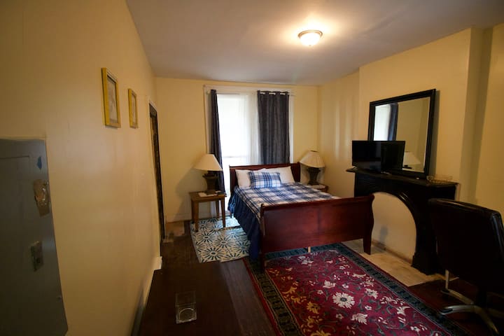 Utica Apartment Studio 1 - Utica, NY