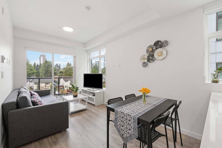 Modern Central 1br Condo, Surrey - Surrey