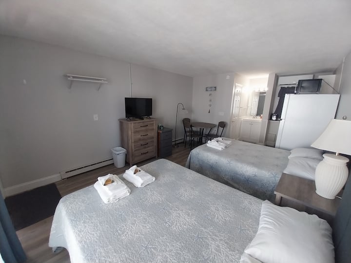 2 Double Beds And Kitchenette. - Hampton Beach, NH