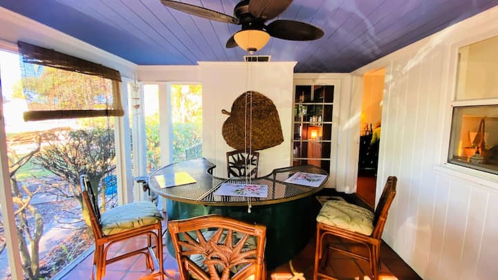 Casa La Flora | Pets Welcome | 5 Miles To Beach - Anna Maria Island, FL