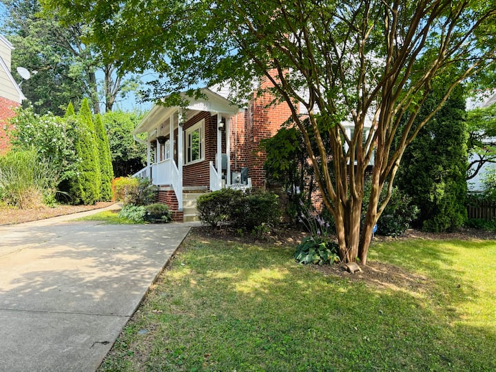 Secluded House Near Dc W Parking - Bethesda, MD