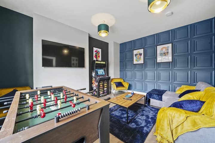 Central Coventry, 75 Inch Tv, Games Room,sleeps 11 - Coventry