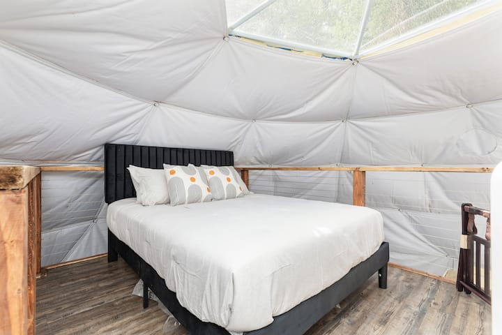 Zen Dome - Romantic Retreat + Wifi A/C + Hot Tub - Dome houses for Rent ...