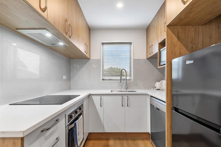 Ventura Escape Townhouse With Parking And Patio - Auckland