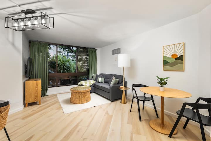 Fully Furnished In Waikiki - Honolulu, HI
