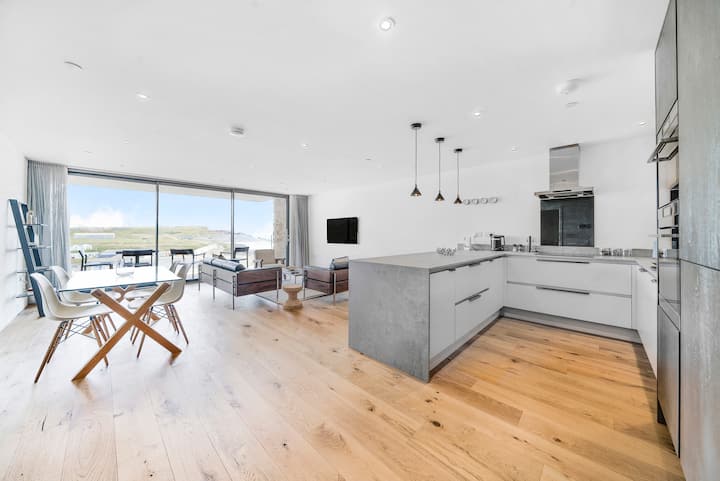 Luxury Beachfront Apartment In Bude - Bude