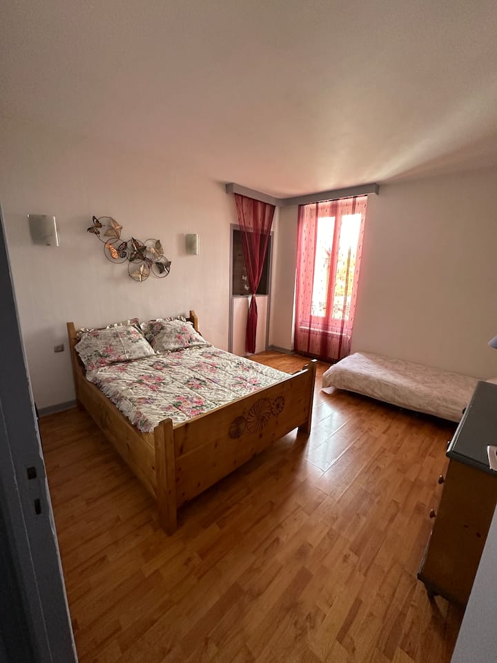 Chambre 3 - Appartement Calme - Montceau-les-Mines