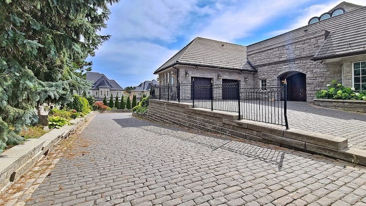 Mansion Richmond Hill & Indoor Pool - Aurora