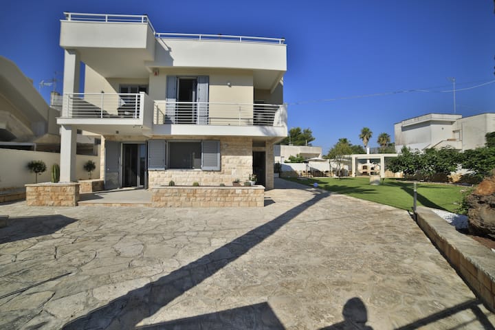 Appartamento 1° Piano In Villa - Torre Lapillo