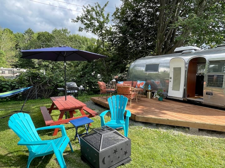 Stay In A Vintage Airstream! Meet Roxanne - 哈利法克斯