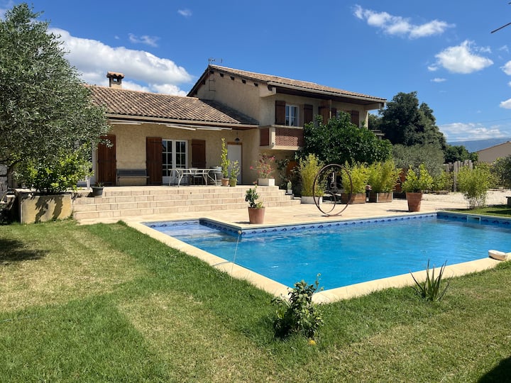 Villa Composée De 5 Appartements - Grignan