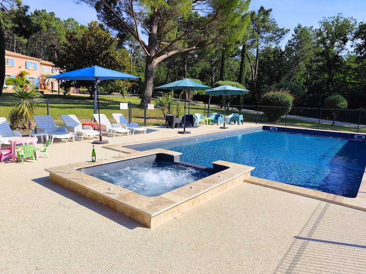 Gîte De 260m² Dans Une Pinède - Bollène