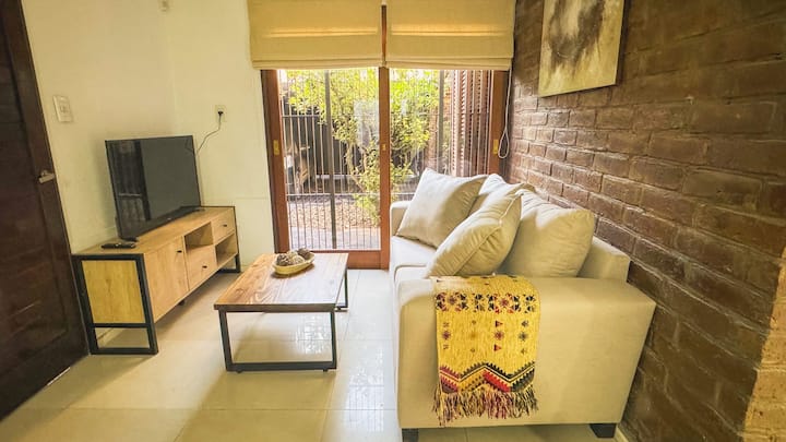 Espaciosa Casa A Metros De A. Villanueva - Cochera - Mendoza
