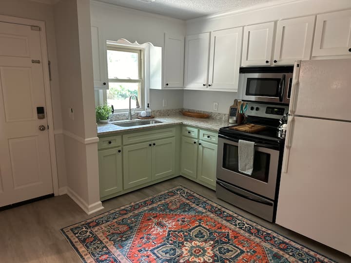 Open Concept 1-bedroom In Charming Travelers Rest - Travelers Rest, SC