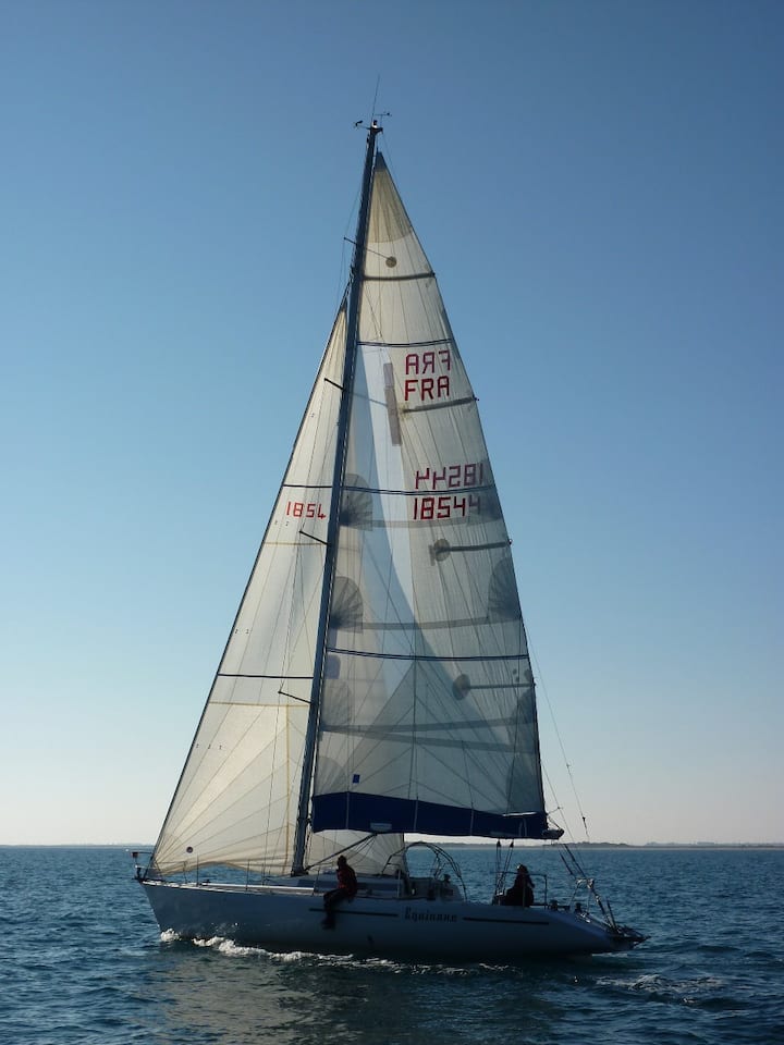 Voilier  Habitable 12 Mètres  4 Personnes - Sète