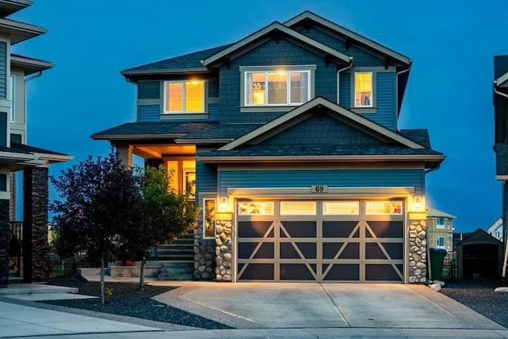 Modern Private Suite With Peaceful Outdoor Space - Airdrie