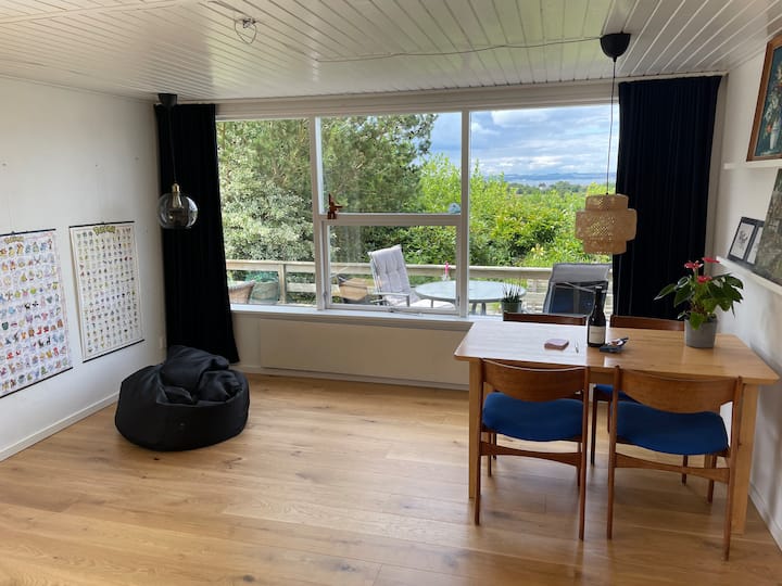 70’er Træhus Med Havudsigt Og Tre Søde Katte - Ebeltoft