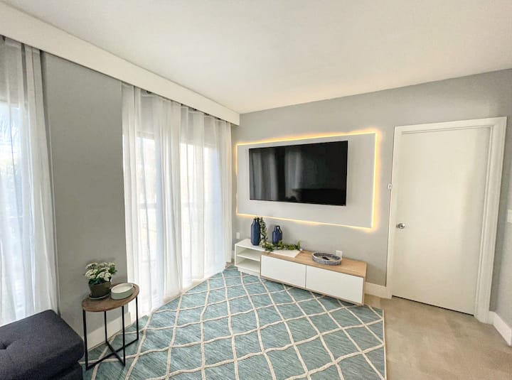 Charming 2-bedroom Apt Close To Parks - Orlando, FL
