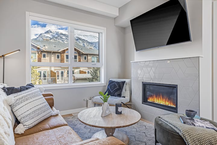Panorama Peaks Escape [Heated Pool/hot Tub] - Canmore