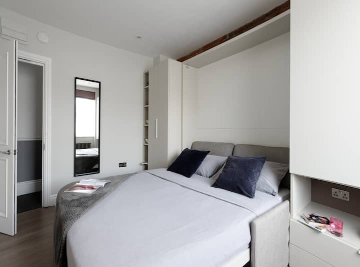 One Bedroom Apartment At 3rd Floor- Baker Street. - 