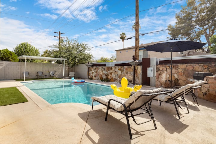 Martha's Getaway-central Phx 5 Bedroom/3 Bath-pool - Phoenix, AZ