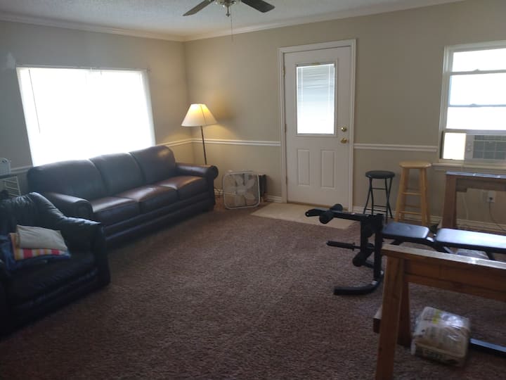 Secluded Upstairs In Quiet Area. - Broken Arrow, OK