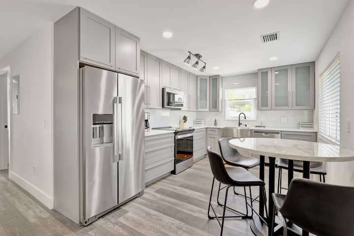 Gulfstream Retreat By Apex - Palm Springs, FL