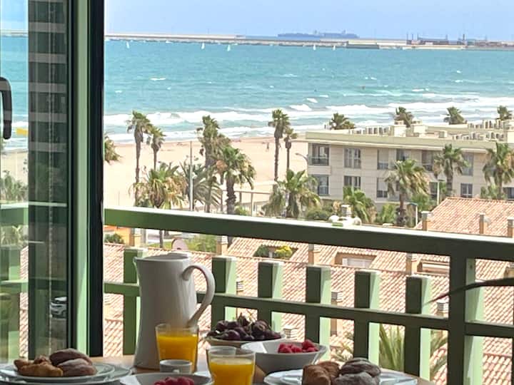 Stylish Well-connected Beachfront Apartment - Valensiya