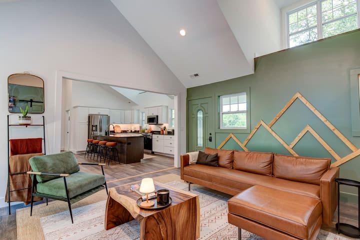 Kid + Pet Amenities | New&clean | Mins To Downtown - Weaverville, NC